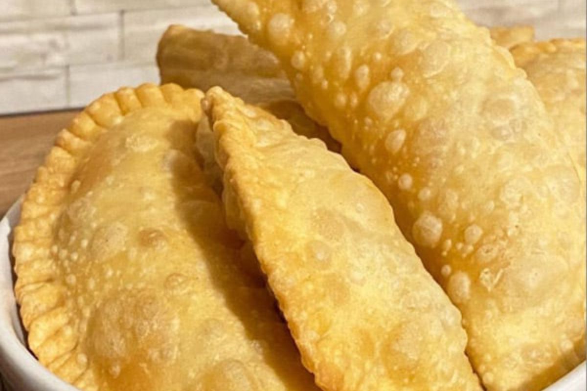 Massa de Pastel Caseiro, Crocante e Super Fácil